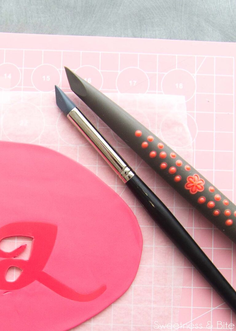 Tips For Cake Decorating With Shaky Hands - Sweetness and Bite