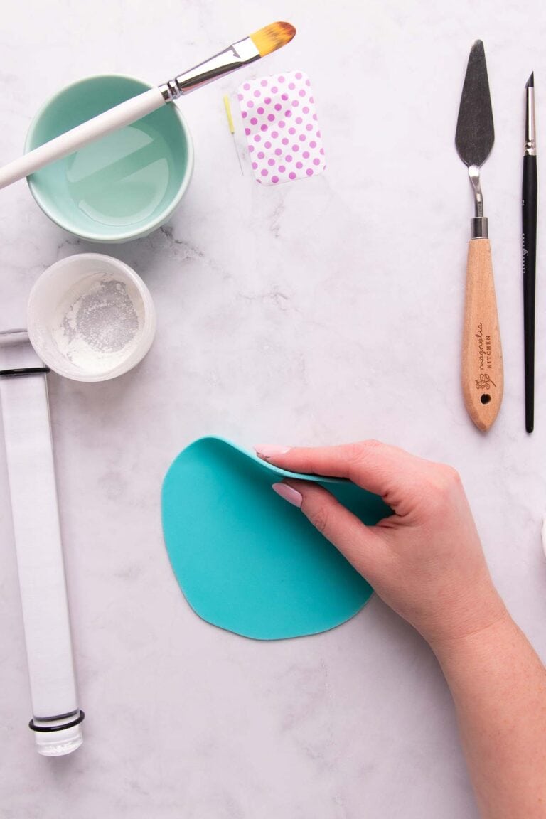 How to Decorate Sugar Cookies with Fondant - Easy Tutorial! - Sweetness ...